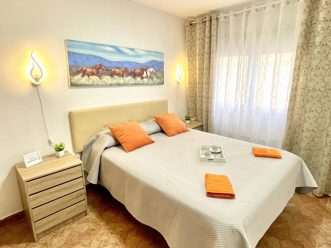 80 M² Apartamento ∙ 3 Habitaciones ∙ 6 Huéspedes - Reus