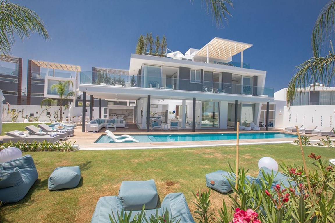 220 M² Villa ∙ 4 Chambres ∙ 8 Personnes - Protaras