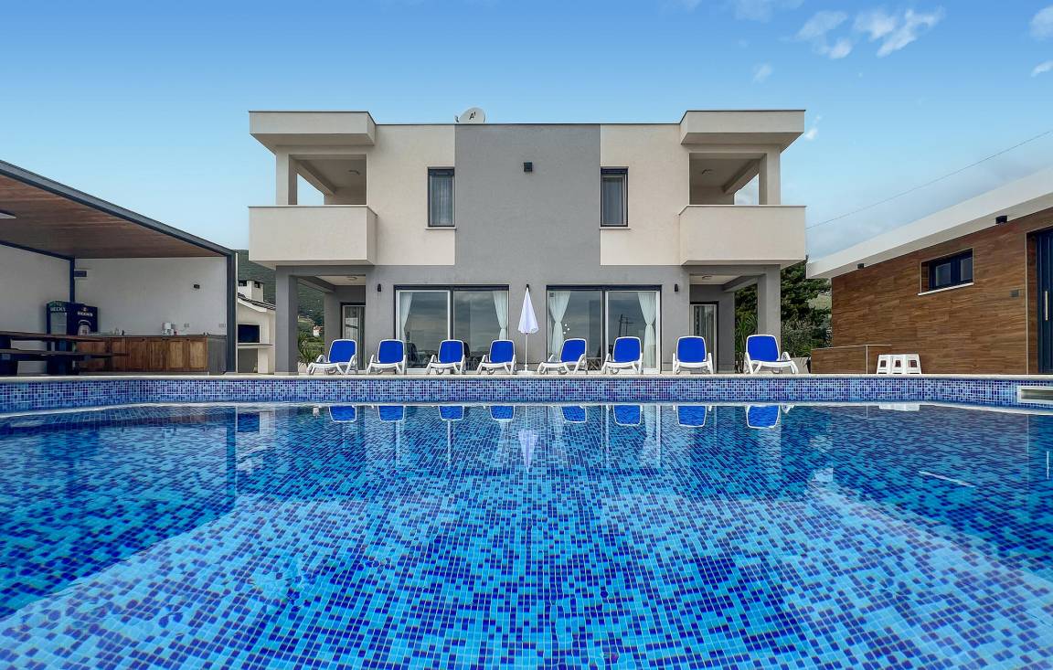 175 M² House ∙ 6 Bedrooms ∙ 12 Guests - Croatia