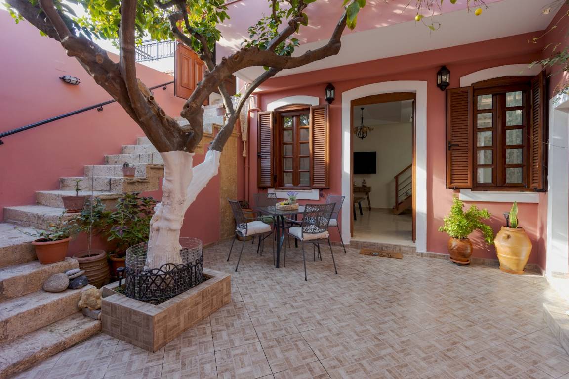 75 M² House ∙ 1 Bedroom ∙ 4 Guests - Ираклион