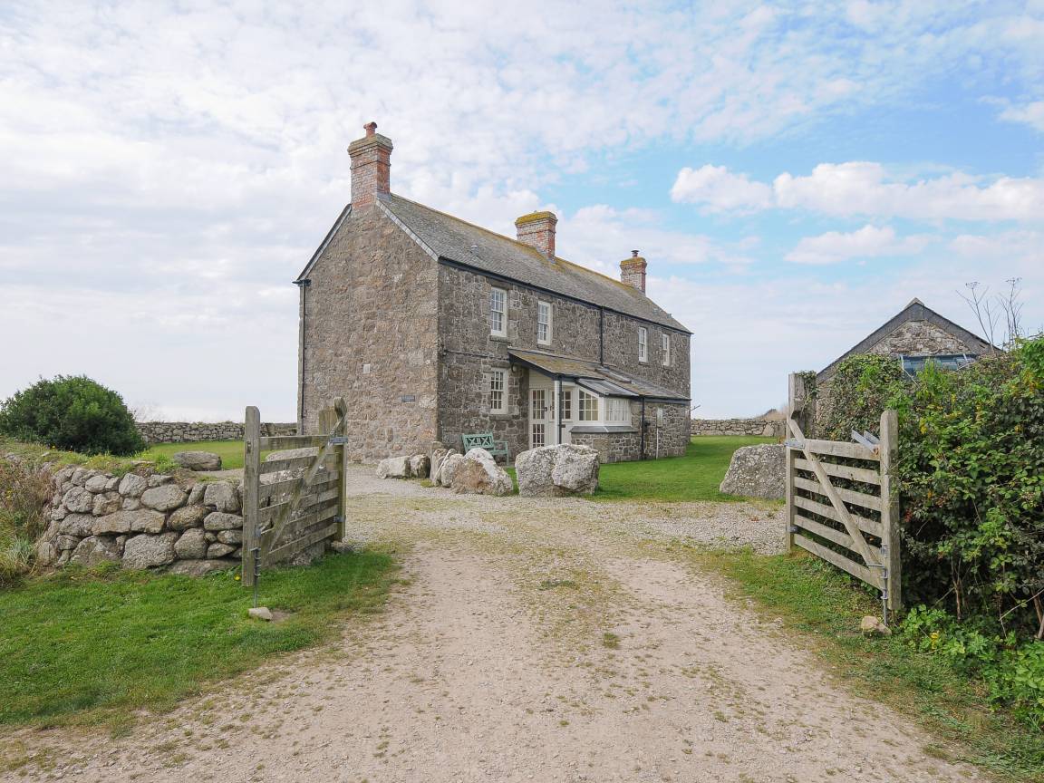 Cottage ∙ 4 Bedrooms ∙ 8 Guests - Porthcurno