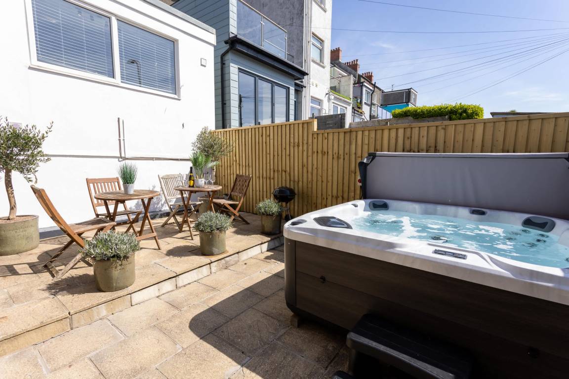 Apartment ∙ 2 Bedrooms ∙ 4 Guests - Tenby