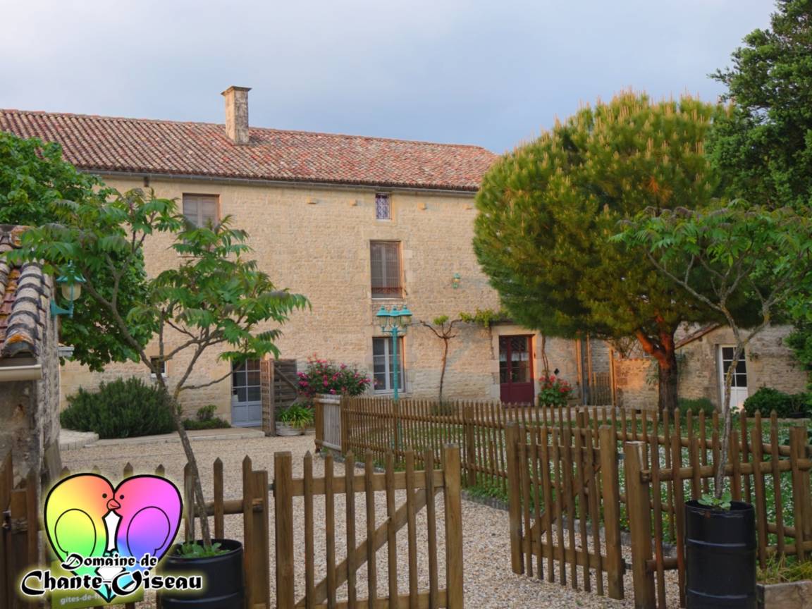 450 M² Maison De Vacances ∙ 10 Chambres ∙ 28 Personnes - Charente