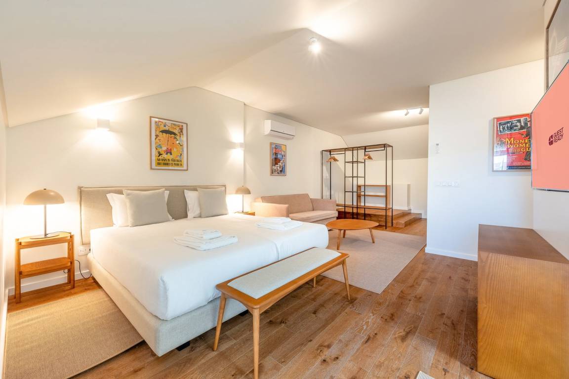 174 M² Apartment ∙ 3 Bedrooms ∙ 11 Guests - Amadora