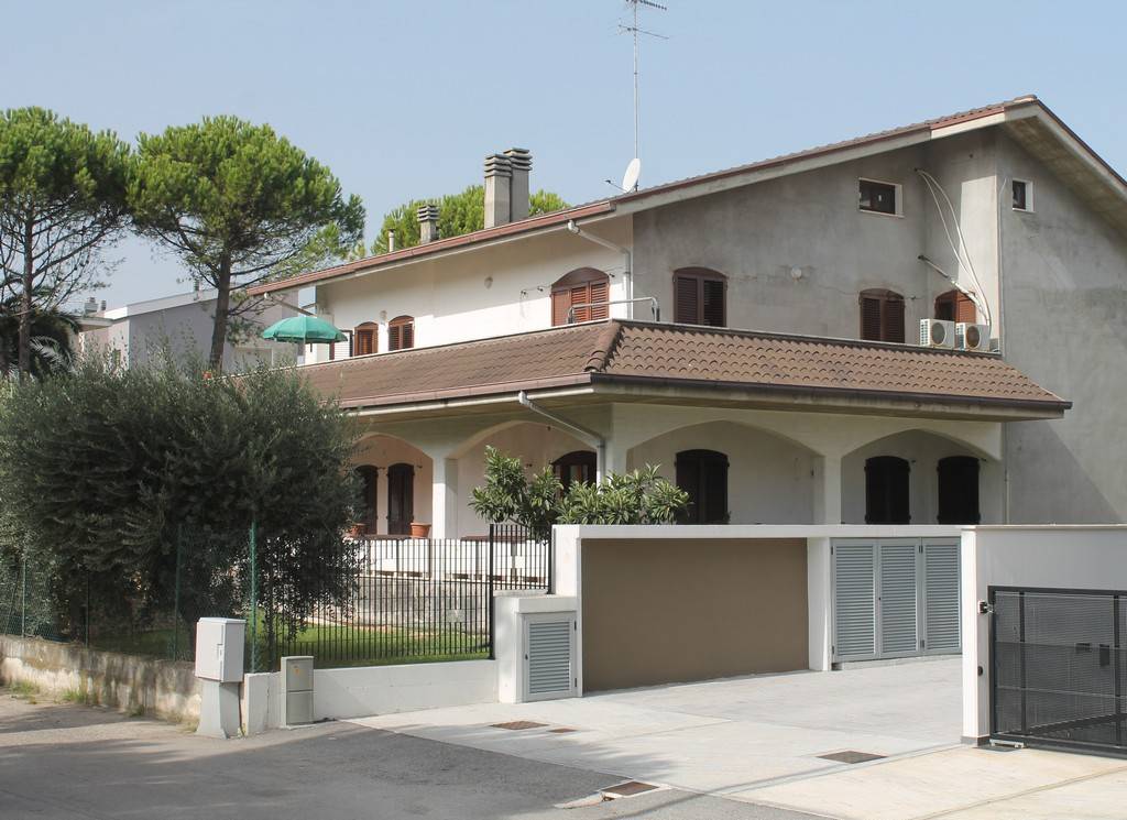 150 M² Apartment ∙ 3 Bedrooms ∙ 8 Guests - Alba Adriatica