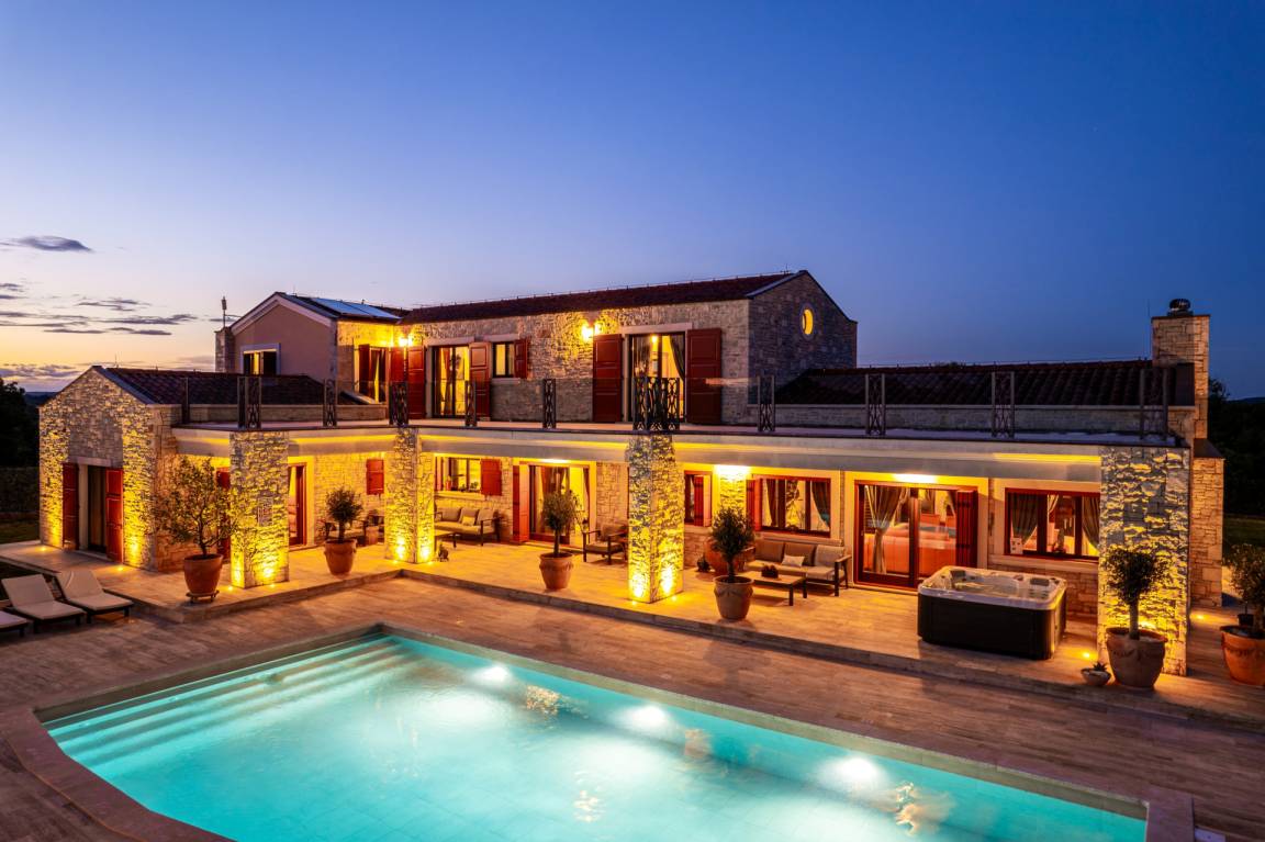 520 M² Villa ∙ 4 Chambres ∙ 12 Personnes - Rakalj