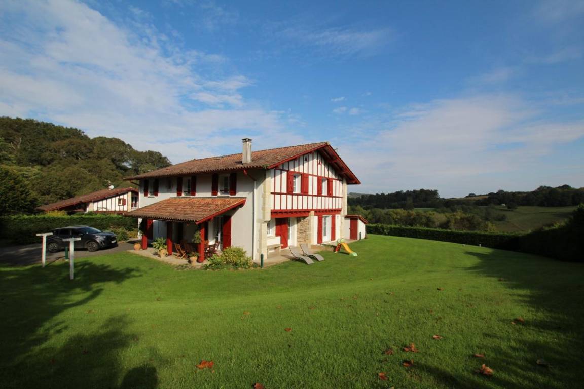120 M² Gîte ∙ 3 Chambres ∙ 8 Personnes - Sare