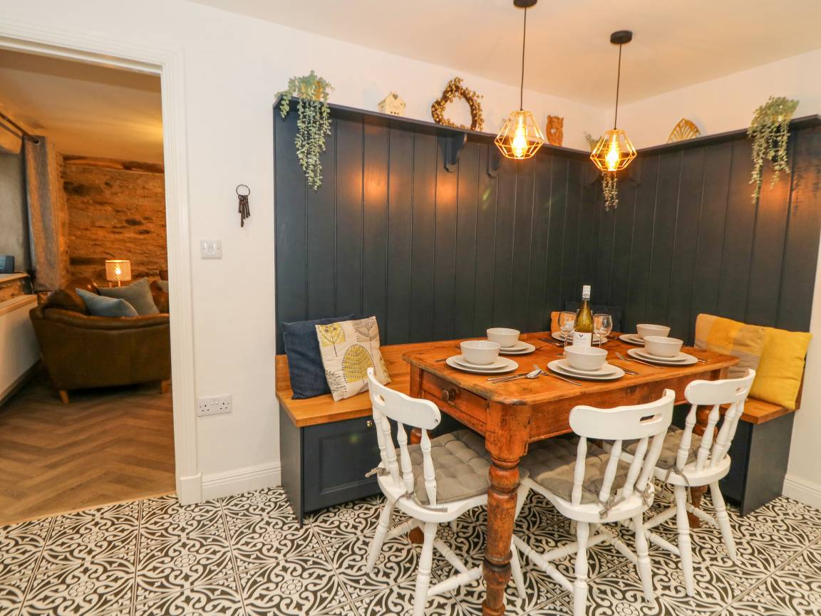 Cottage ∙ 3 Bedrooms ∙ 6 Guests - Narberth