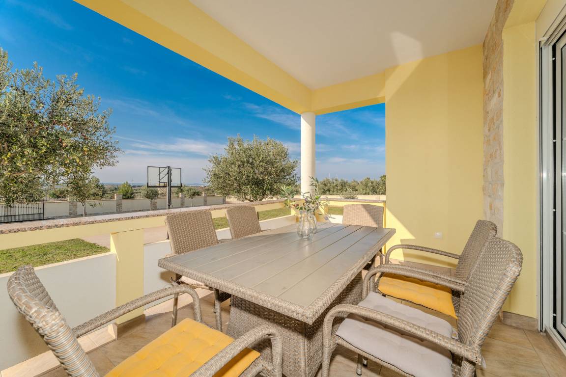 200 M² Ferienhaus ∙ 4 Schlafzimmer ∙ 10 Gäste - Nin