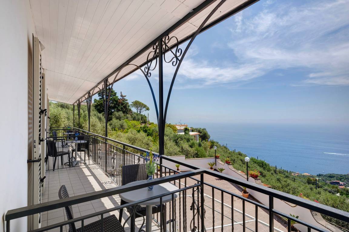 65 M² Apartamento ∙ 2 Habitaciones ∙ 4 Huéspedes - Isla de Capri