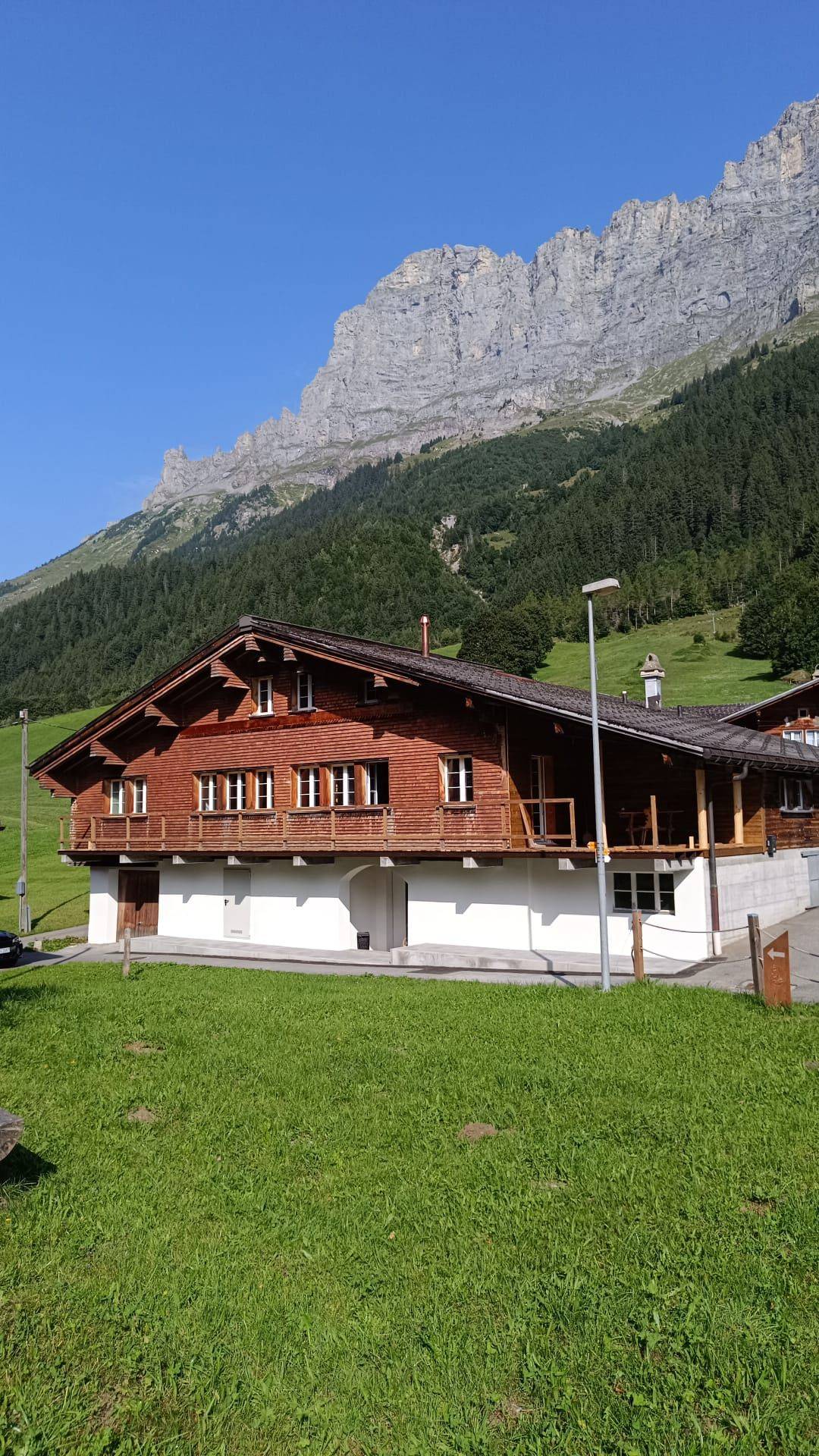 230 M² Ferienhaus ∙ 2 Schlafzimmer ∙ 8 Gäste - Innertkirchen