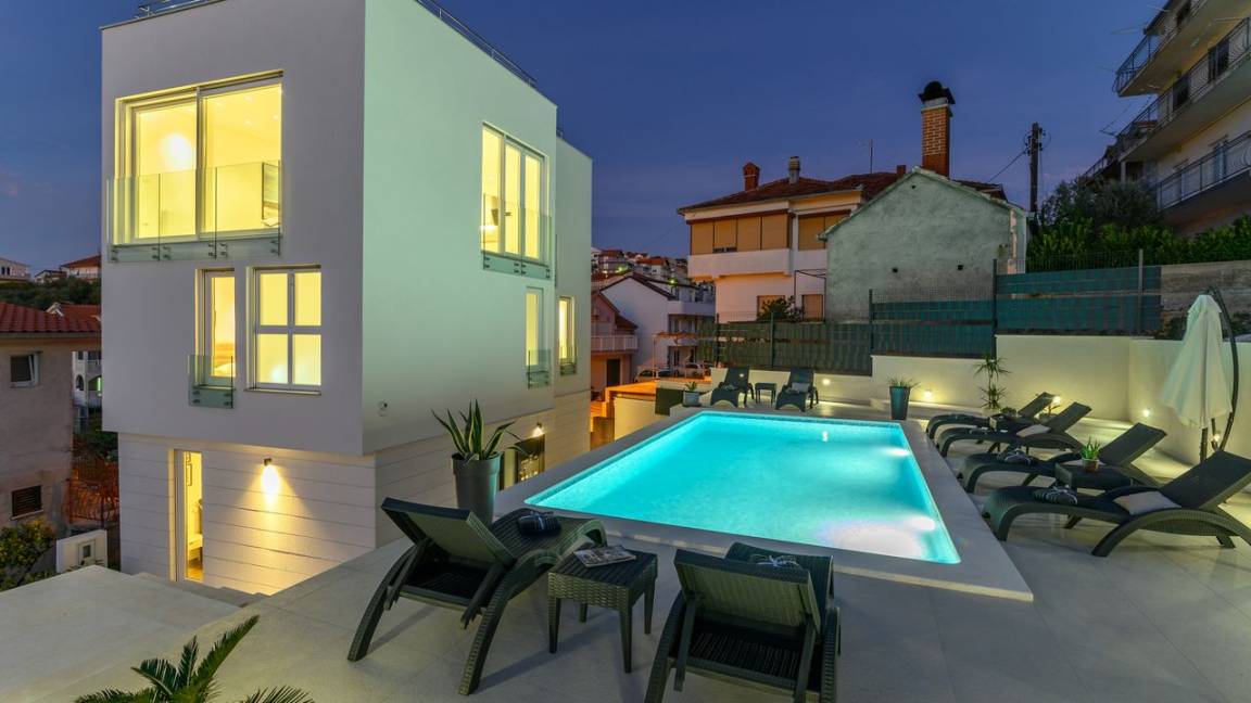 125 M² Ferienhaus ∙ 4 Schlafzimmer ∙ 8 Gäste - Trogir
