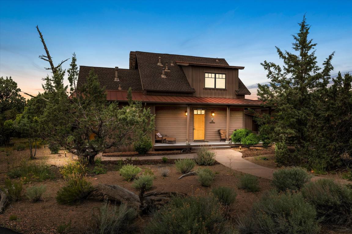 139 M² Cabin ∙ 2 Bedrooms ∙ 8 Guests - Redmond, OR