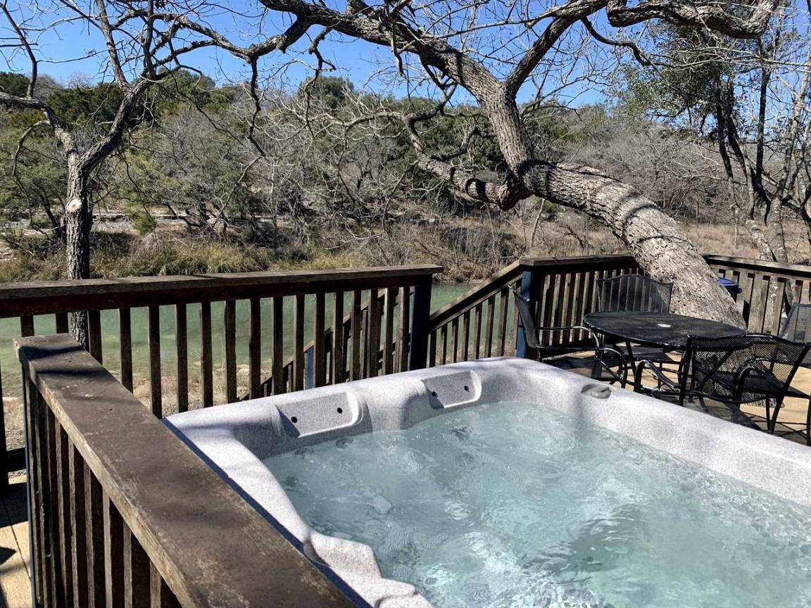 House ∙ 3 Bedrooms ∙ 9 Guests - Bandera, TX