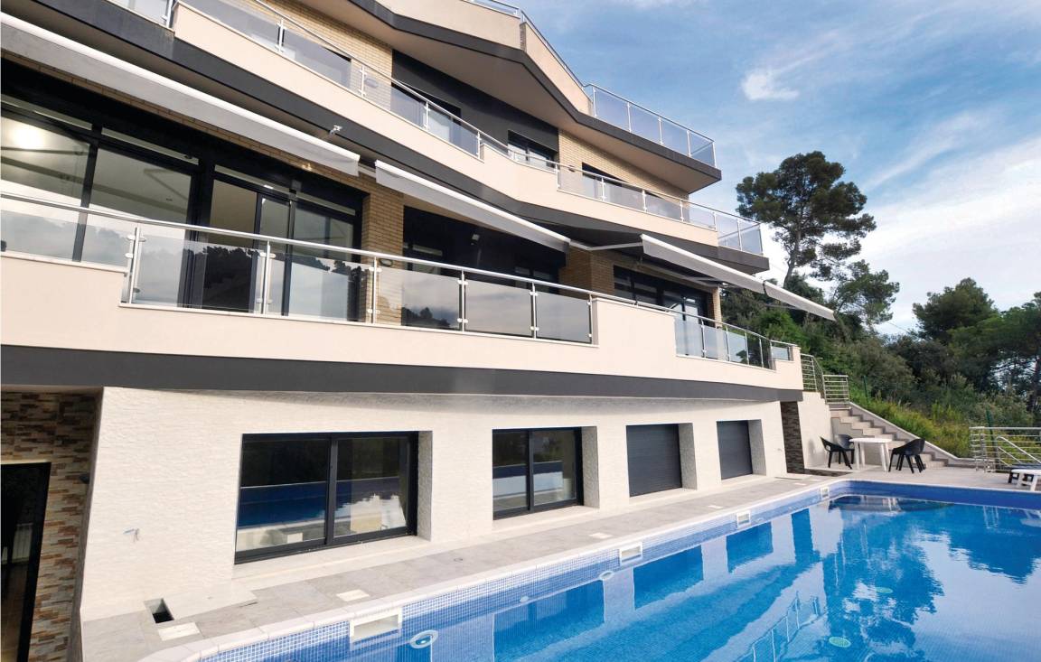 555 M² Maison De Vacances ∙ 6 Chambres ∙ 12 Personnes - Blanes