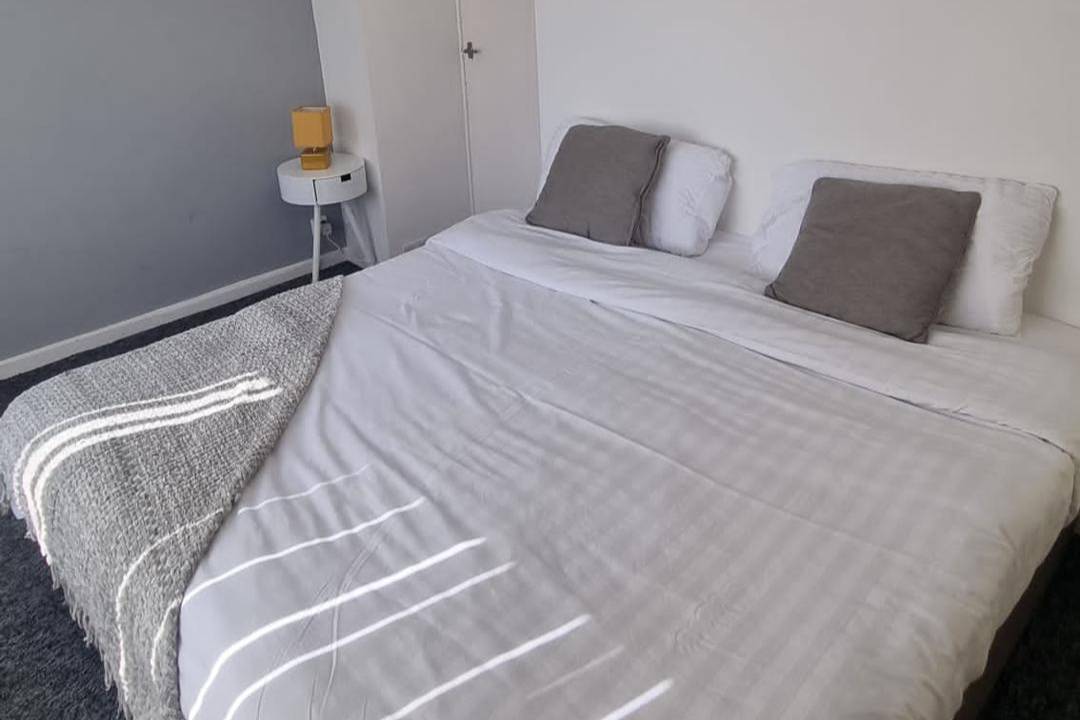 110 M² House ∙ 4 Bedrooms ∙ 6 Guests - Doncaster