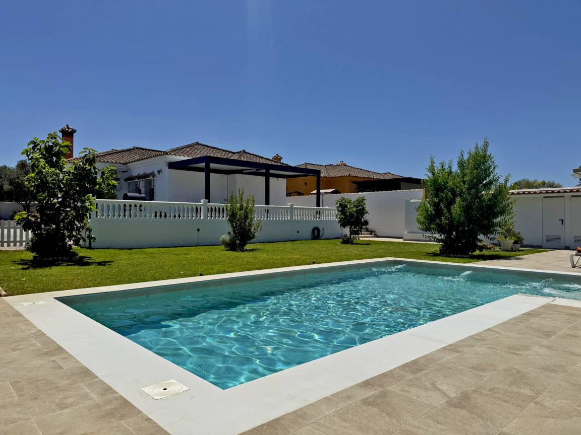 900 M² Villa ∙ 4 Chambres ∙ 8 Personnes - Rota