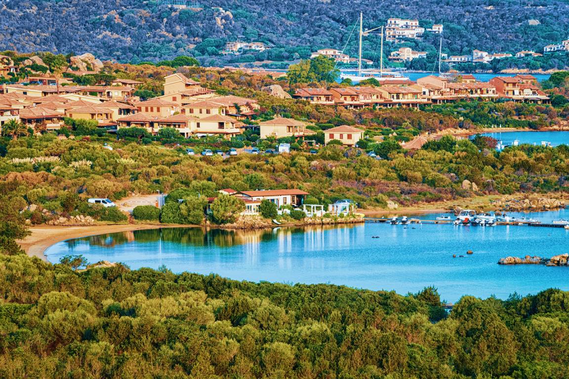 17 M² Asuntovene ∙ 4 Makuuhuonetta ∙ 8 Vierasta - Olbia