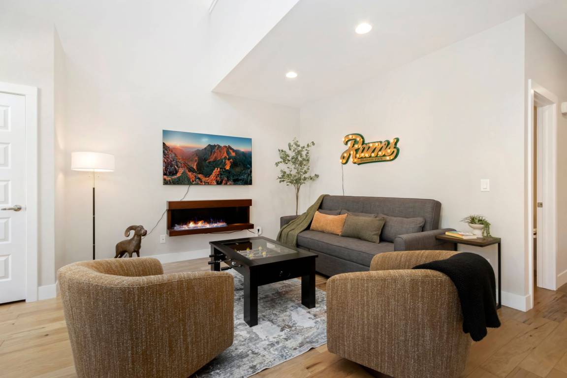 156 M² House ∙ 3 Bedrooms ∙ 8 Guests - Fort Collins, CO