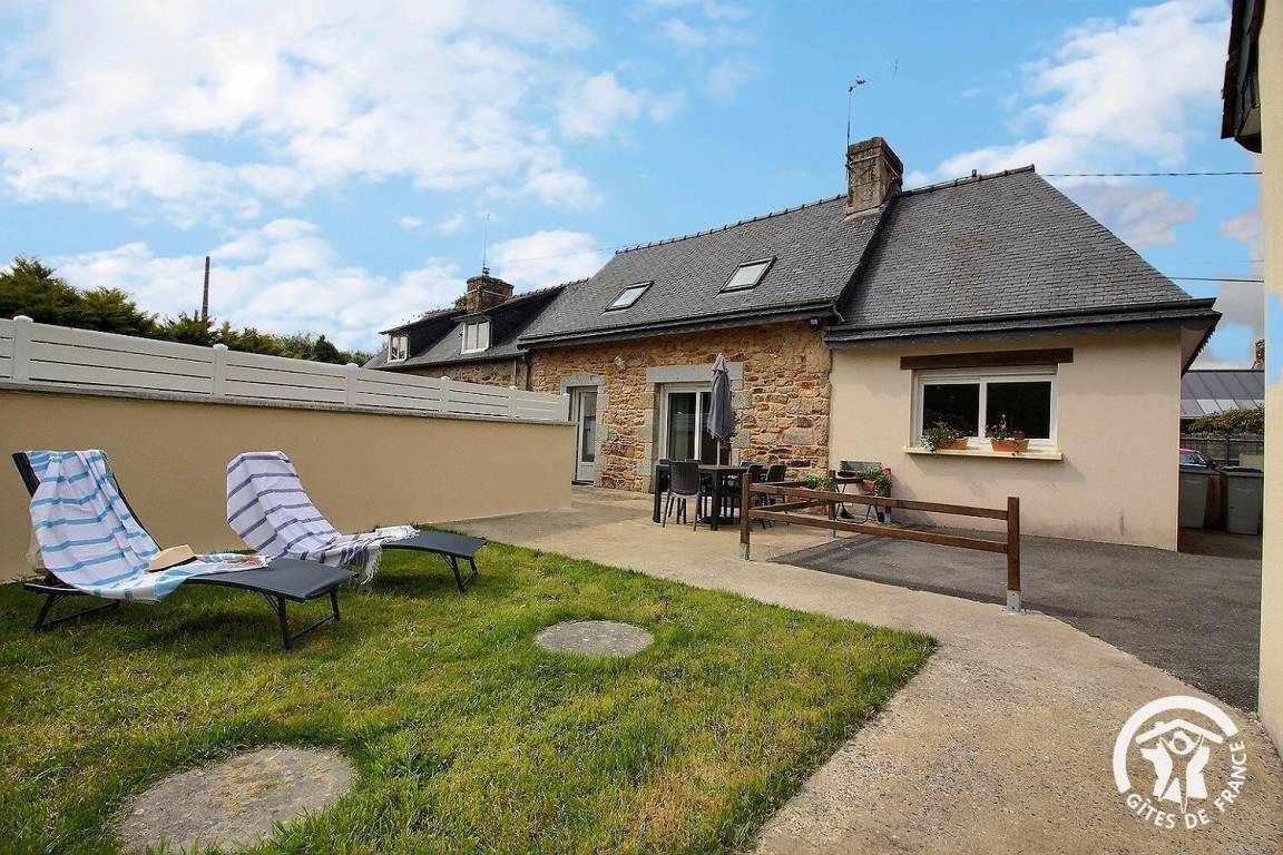 77 M² Gîte ∙ 1 Chambre ∙ 2 Personnes - Côtes-d'Armor