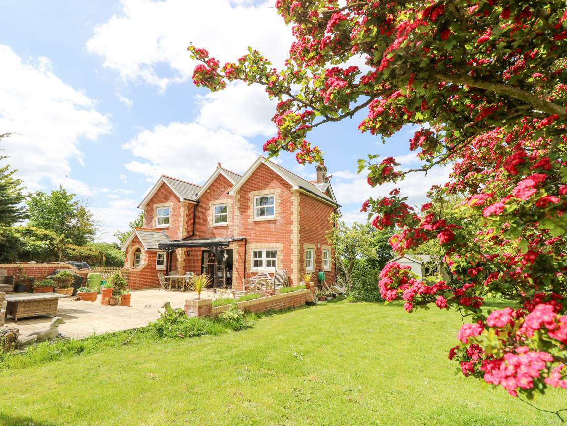 Cottage ∙ 4 Bedrooms ∙ 12 Guests - Isle of Wight