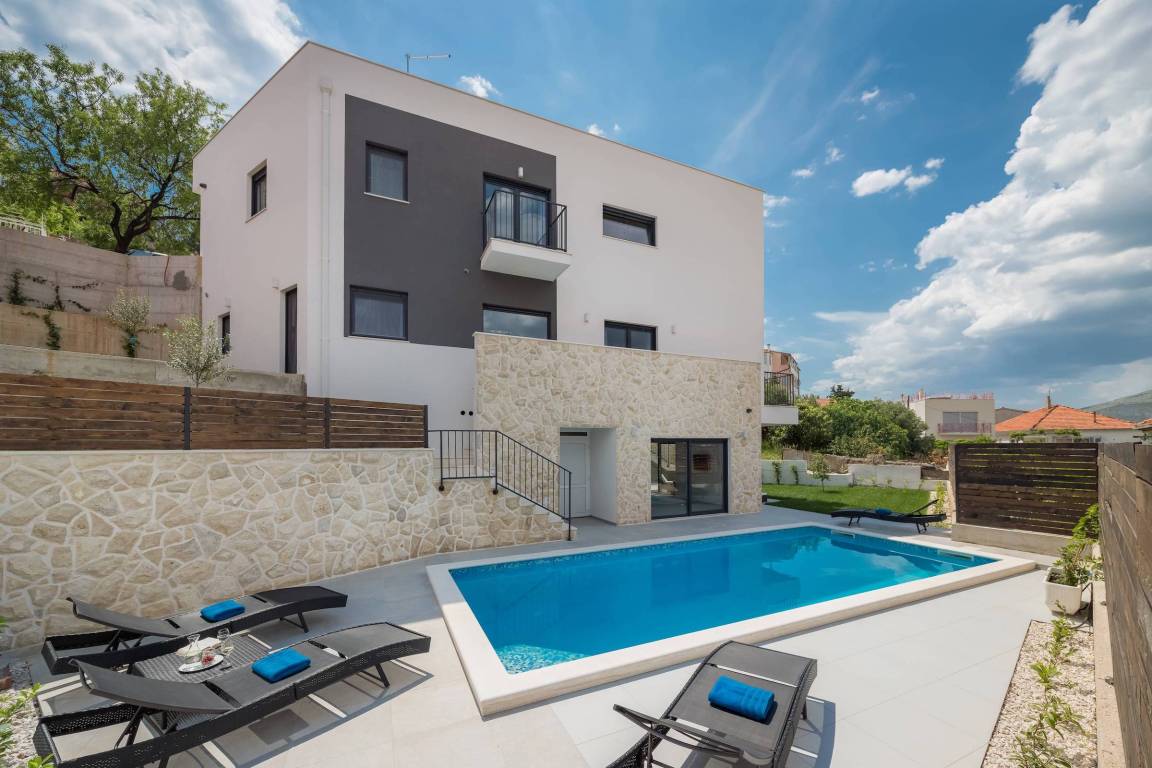 Villa ∙ 4 Bedrooms ∙ 8 Guests - Trogir