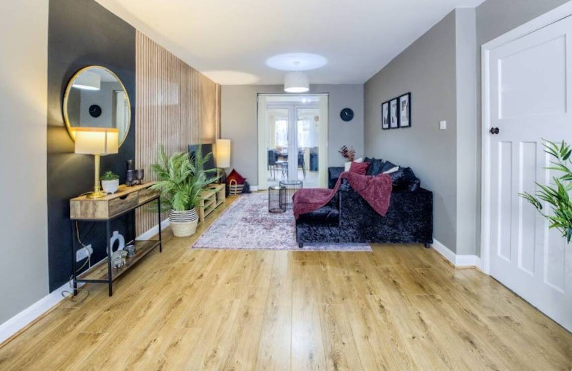 100 M² House ∙ 3 Bedrooms ∙ 5 Guests - Coventry