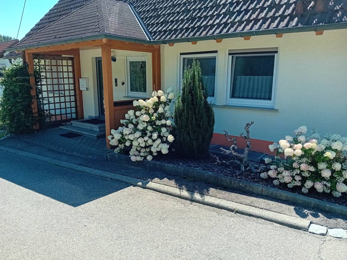 100 M² Ferienhaus ∙ 2 Schlafzimmer ∙ 5 Gäste - Beuron