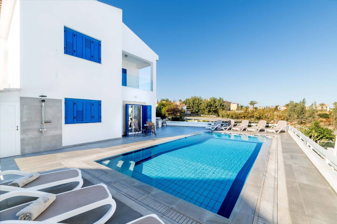 150 M² Villa ∙ 4 Bedrooms ∙ 8 Guests - Ayia Napa