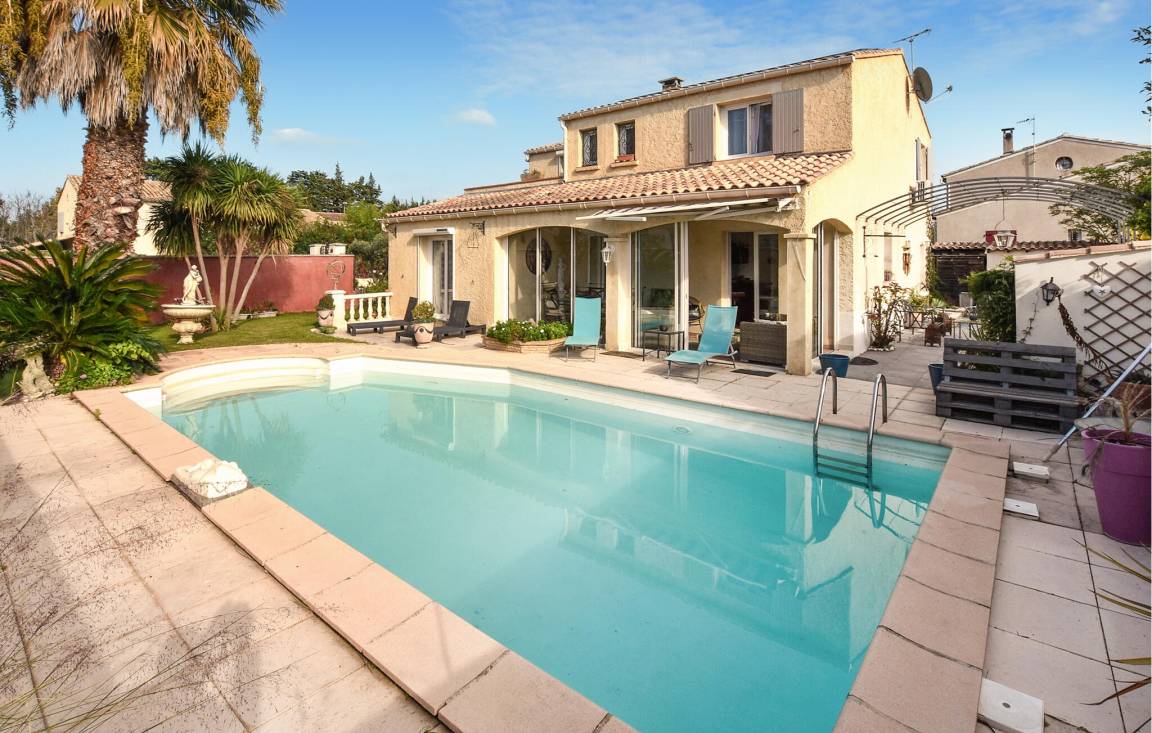 140 M² House ∙ 3 Bedrooms ∙ 6 Guests - Avignon
