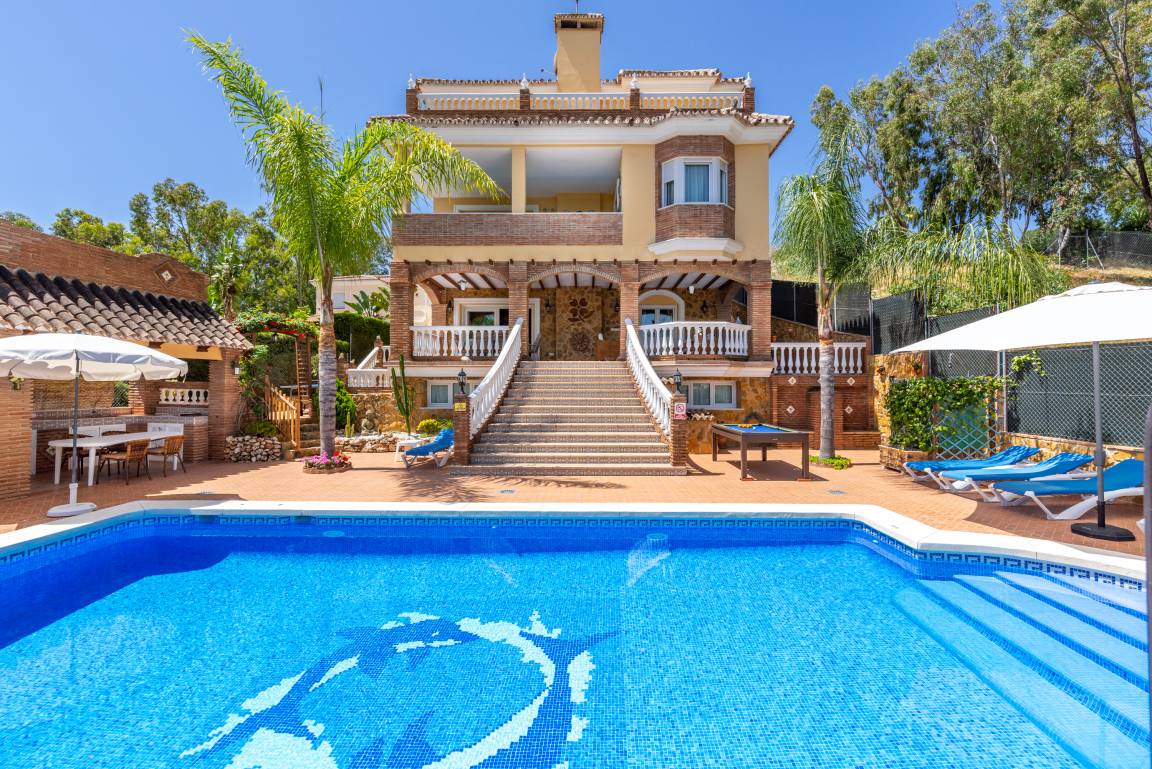 400 M² House ∙ 4 Bedrooms ∙ 8 Guests - Fuengirola