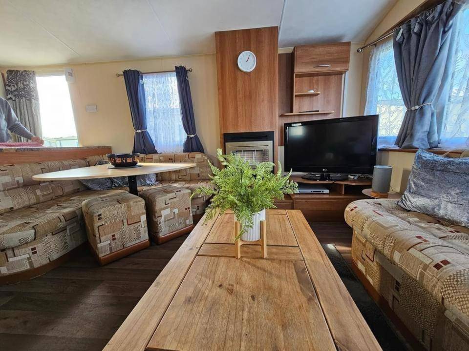 90 M² Cabin ∙ 3 Bedrooms ∙ 6 Guests - Rhyl