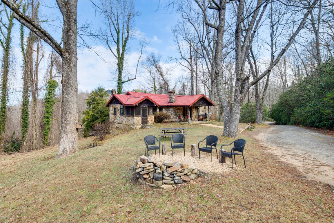 102 M² House ∙ 3 Bedrooms ∙ 7 Guests - Hendersonville, NC