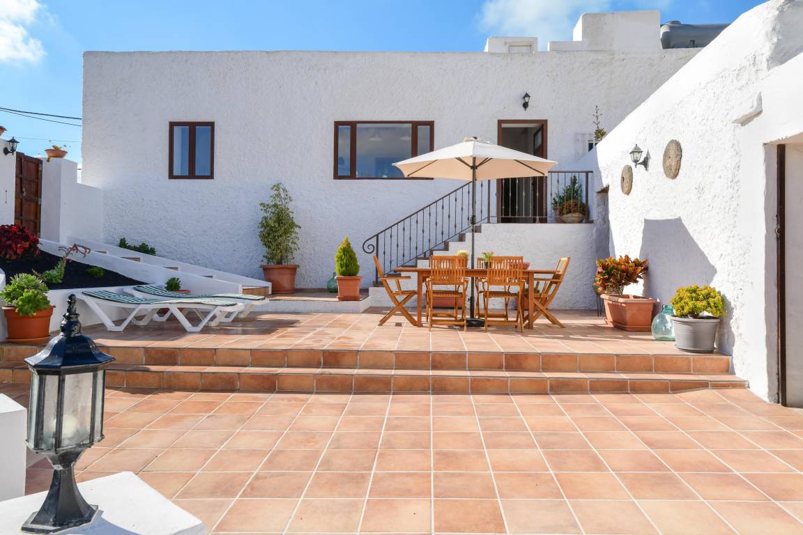 200 M² Ferienhaus ∙ 3 Schlafzimmer ∙ 6 Gäste - La Graciosa