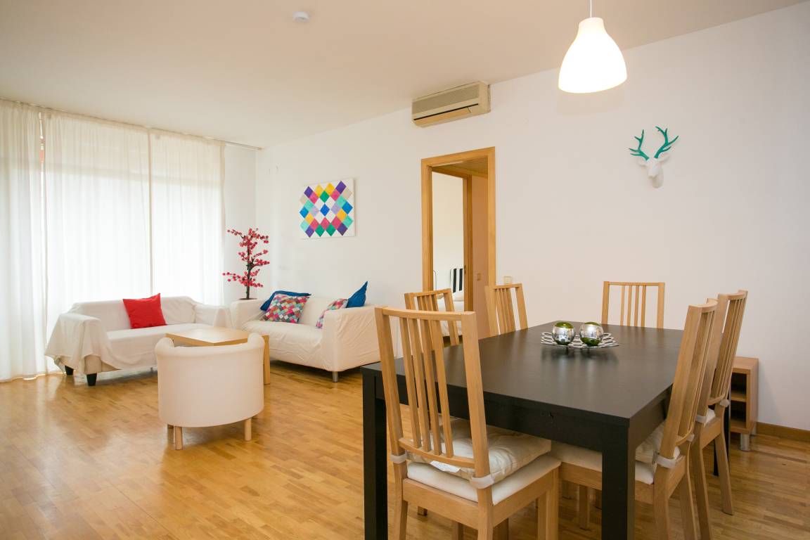 117 M² Lägenhet ∙ 4 Sovrum ∙ 7 Gäster - Barcelona