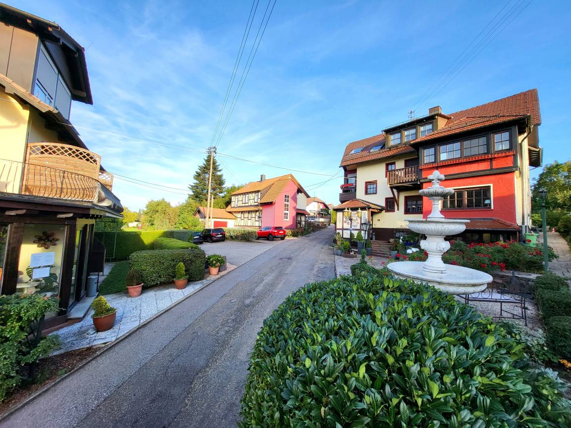 Hotel ∙ 21 Schlafzimmer ∙ 50 Gäste - Straubenhardt