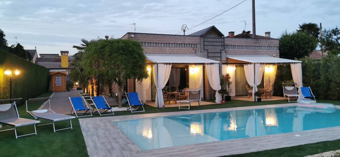 280 M² House ∙ 6 Bedrooms ∙ 12 Guests - Canda