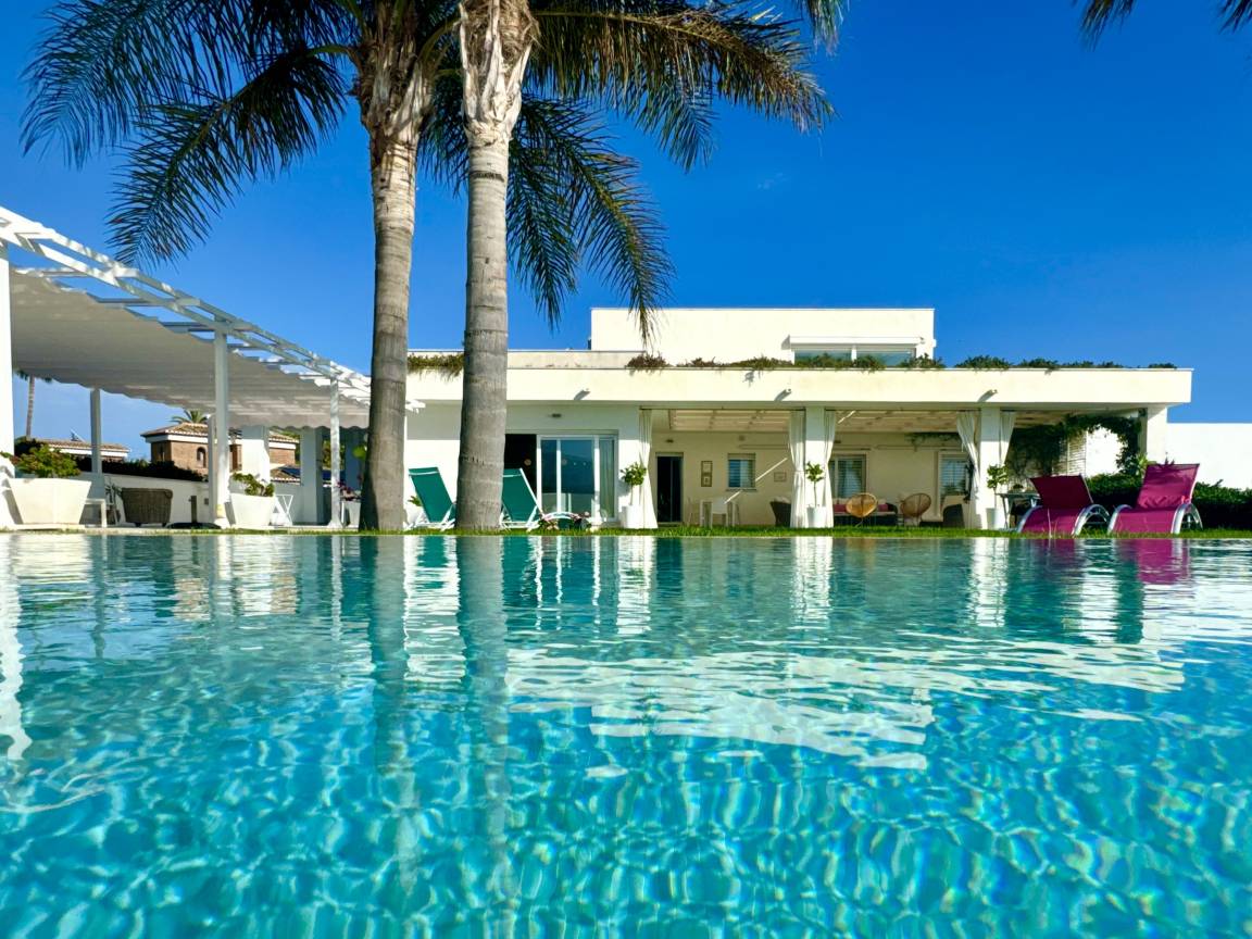 259 M² Villa ∙ 4 Bedrooms ∙ 7 Guests - Almuñécar