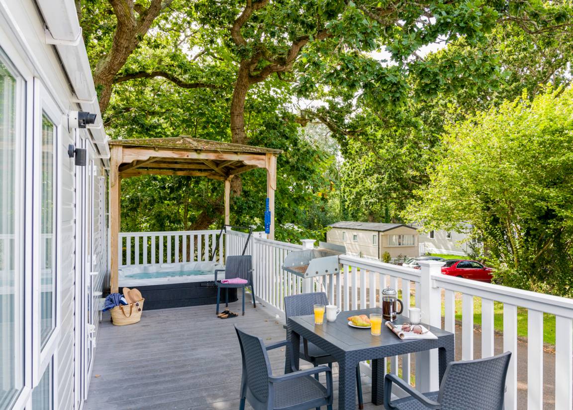 Caravan ∙ 2 Bedrooms ∙ 4 Guests - Lymington