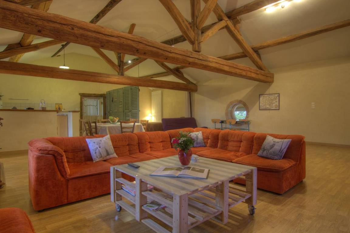 135 M² Gîte ∙ 1 Chambre ∙ 4 Personnes - Montrevel-en-Bresse