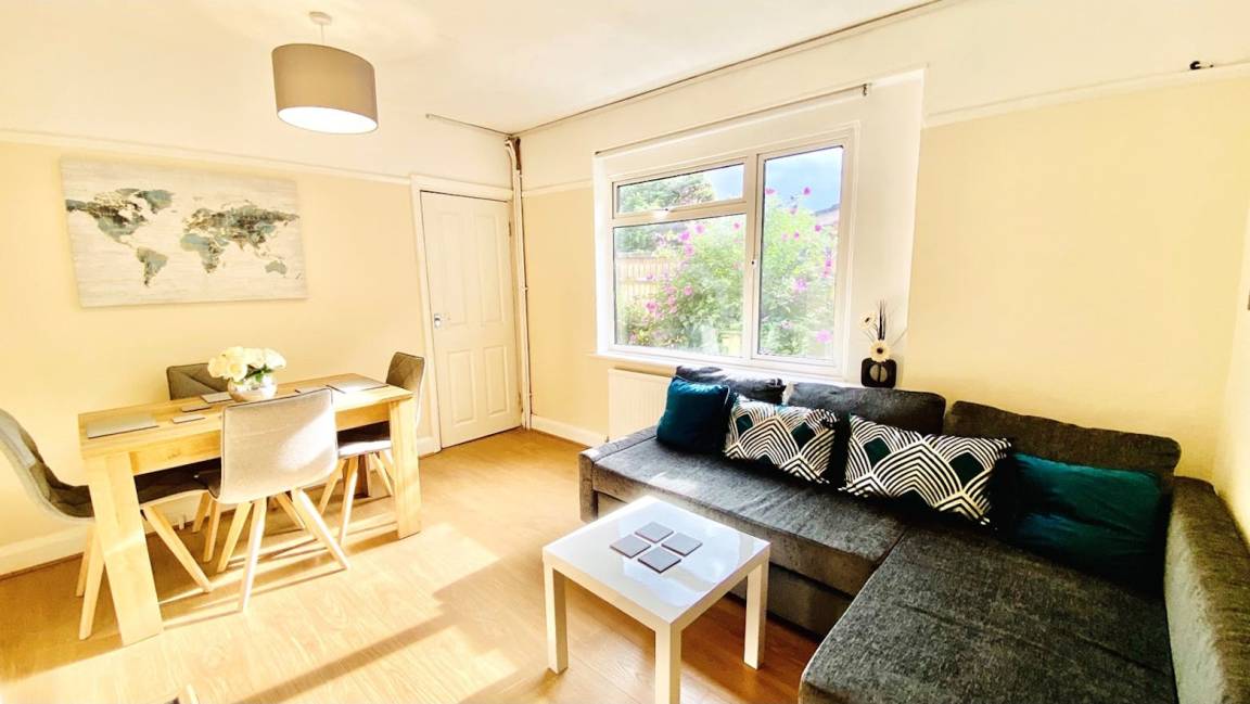70 M² Appartement ∙ 2 Chambres ∙ 6 Personnes - Staines-upon-Thames