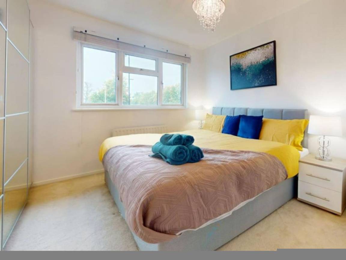 House ∙ 8 Guests - Staines-upon-Thames