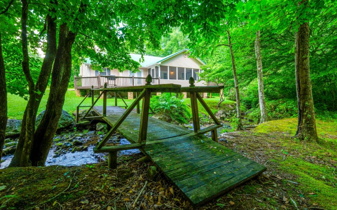 149 M² House ∙ 3 Bedrooms ∙ 6 Guests - Cosby, TN