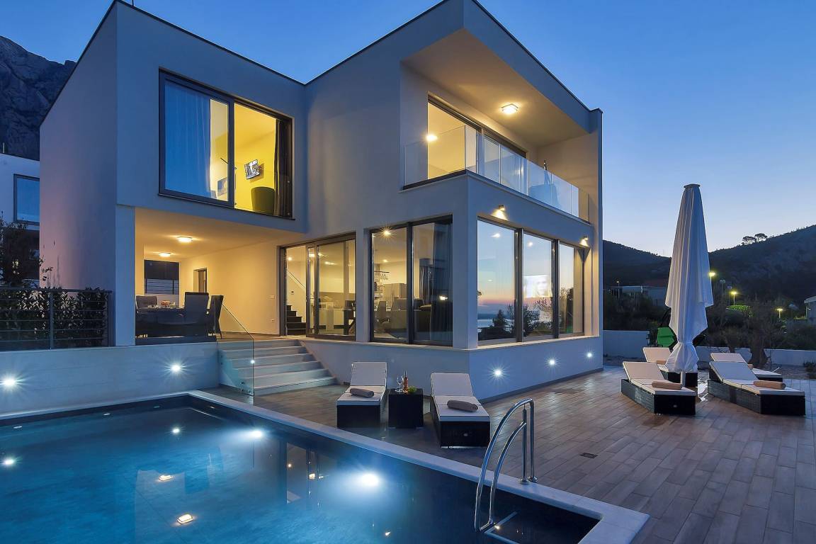 200 M² Villa ∙ 3 Schlafzimmer ∙ 6 Gäste - Makarska