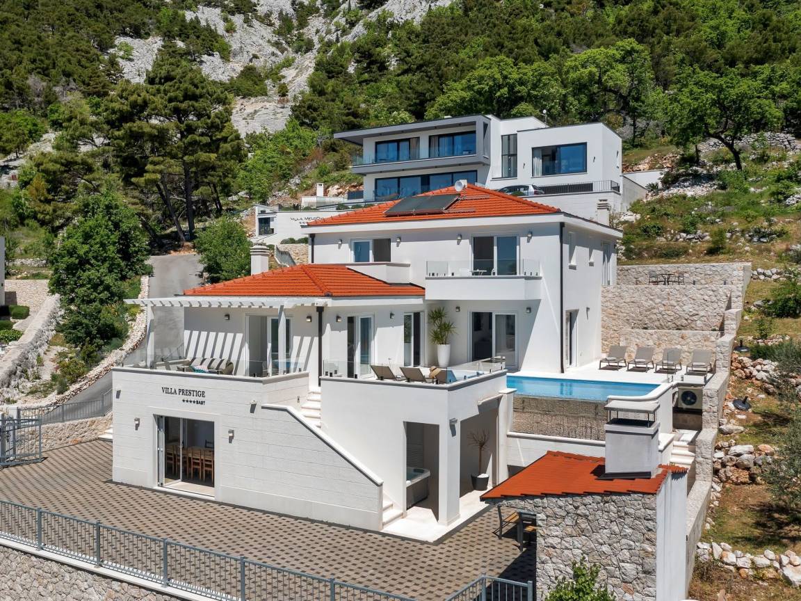 450 M² Maison De Vacances ∙ 5 Chambres ∙ 8 Personnes - Promajna