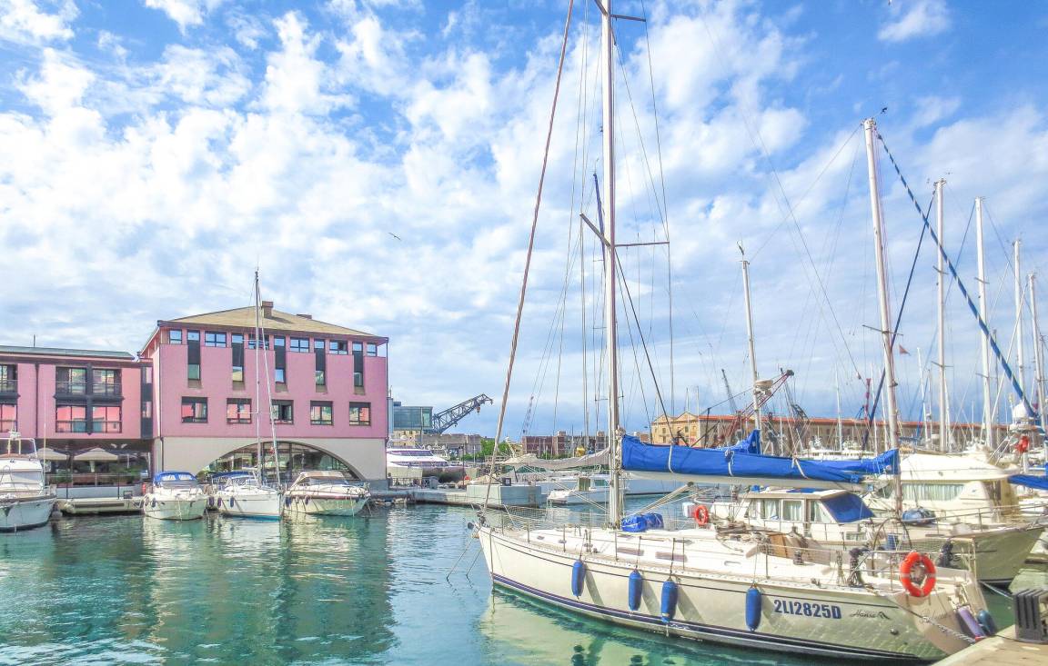 84 M² Ferienwohnung ∙ 3 Schlafzimmer ∙ 4 Gäste - Genua