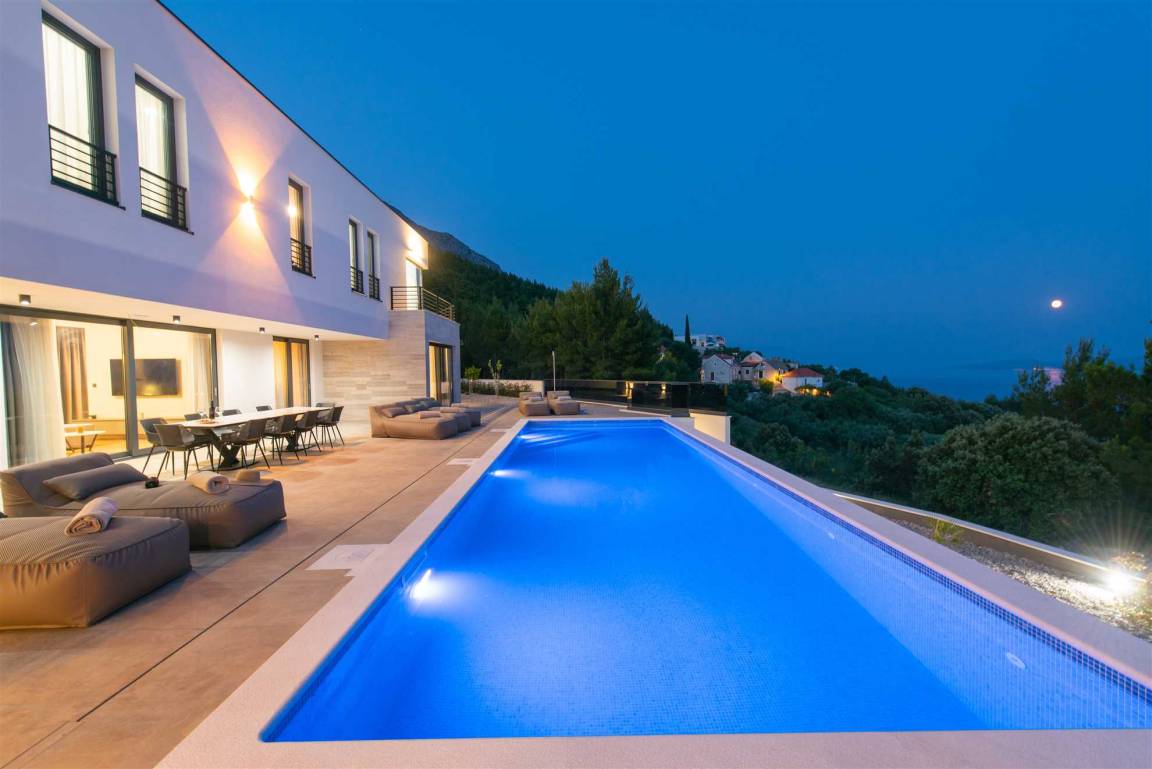 560 M² Villa ∙ 5 Schlafzimmer ∙ 10 Gäste - Omiš