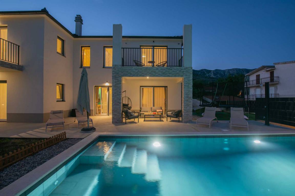 250 M² Villa ∙ 4 Chambres ∙ 8 Personnes - Supetar
