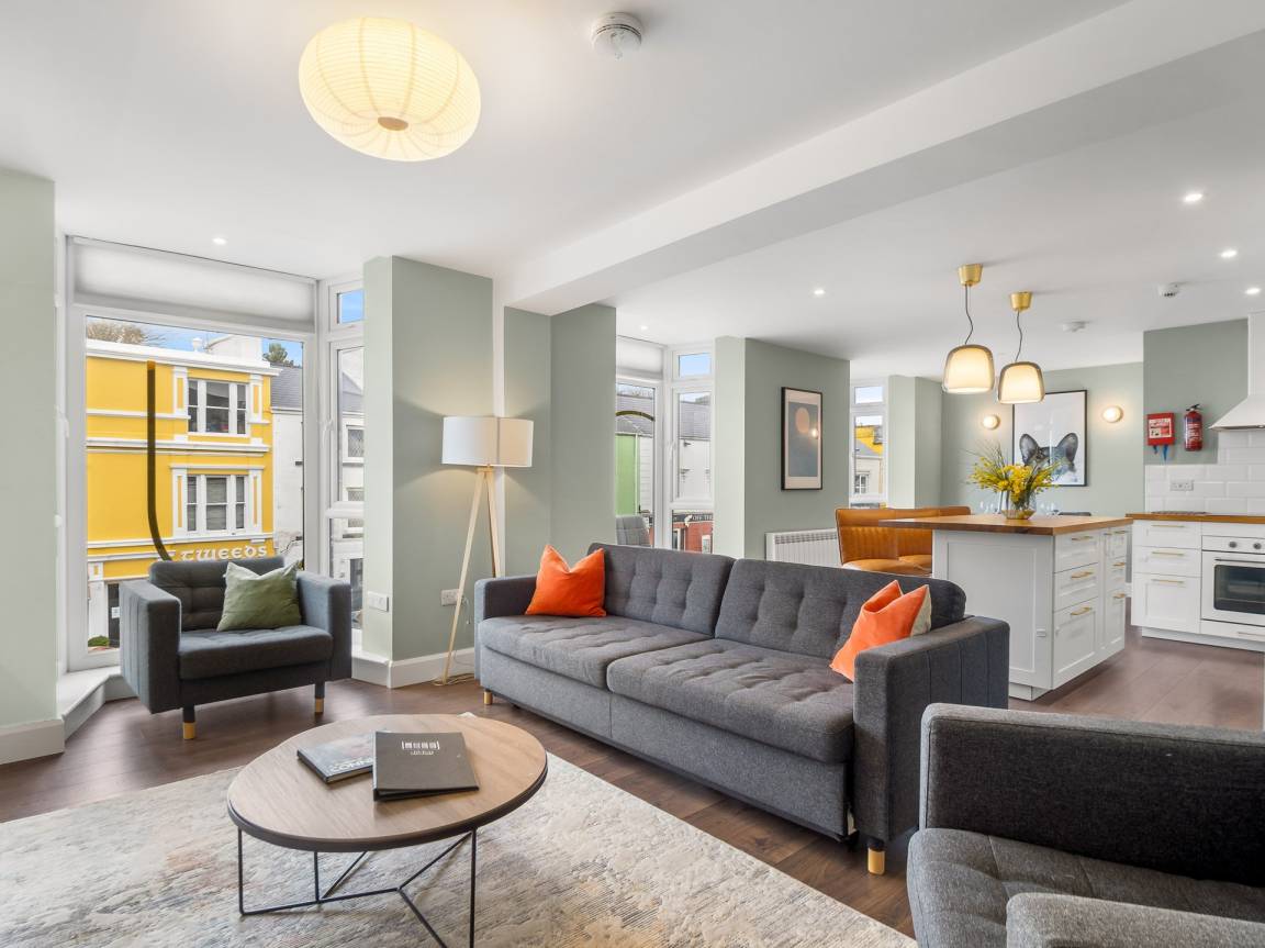 102 M² Apartment ∙ 2 Bedrooms ∙ 5 Guests - Clifden