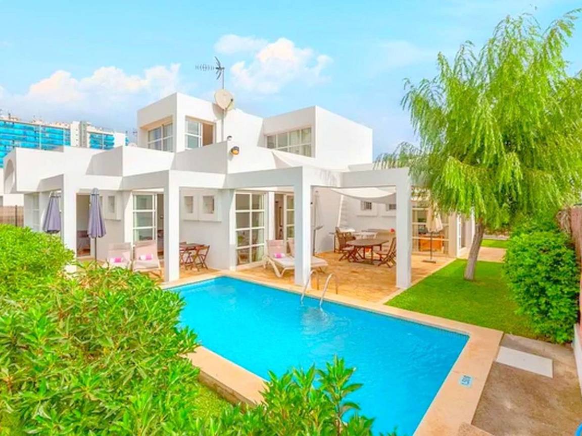 180 M² House ∙ 4 Bedrooms ∙ 8 Guests - Can Picafort